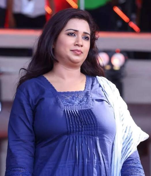 Shreya Goshal in Blue Chudi